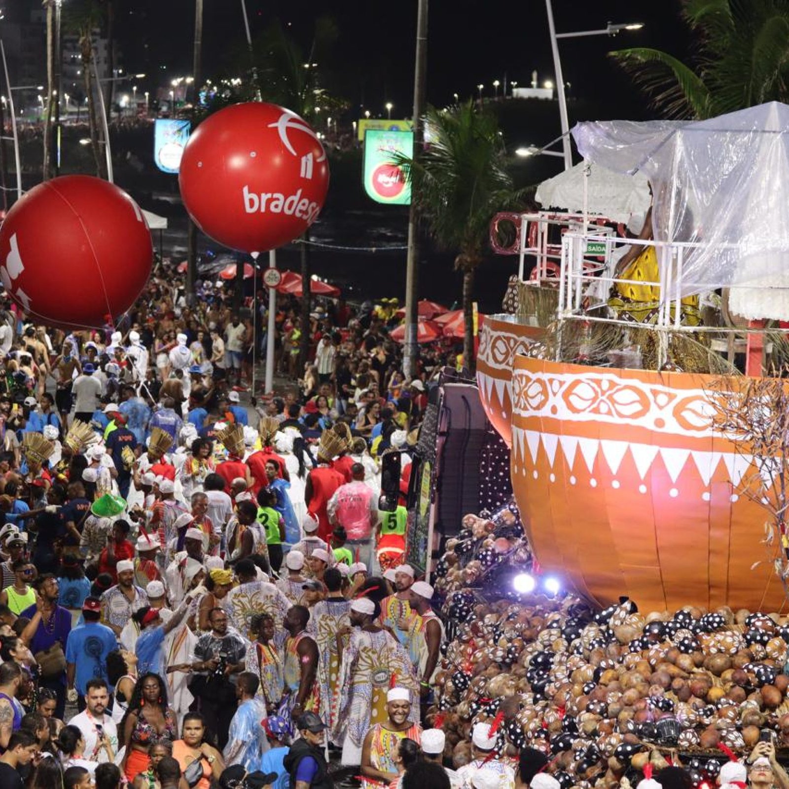 Cortejo Afro desfilou contando a história de meio século de Blocos Afro ...