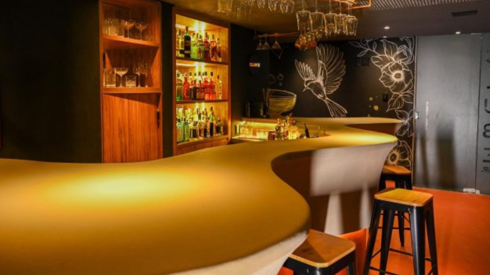 Clube Bar inaugura espaço no Garcia e é referência em coquetelaria para ...